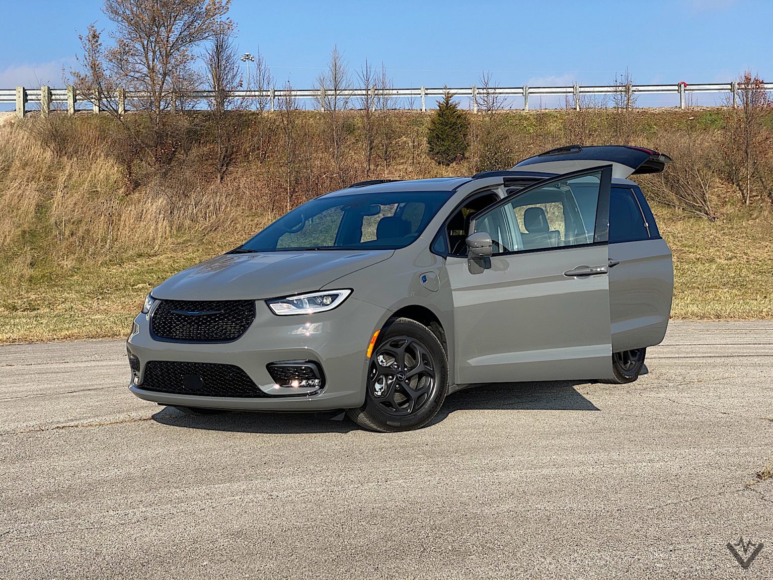 2021 Chrysler Pacific hybrid review: It’s the minivan to buy - EV Pulse
