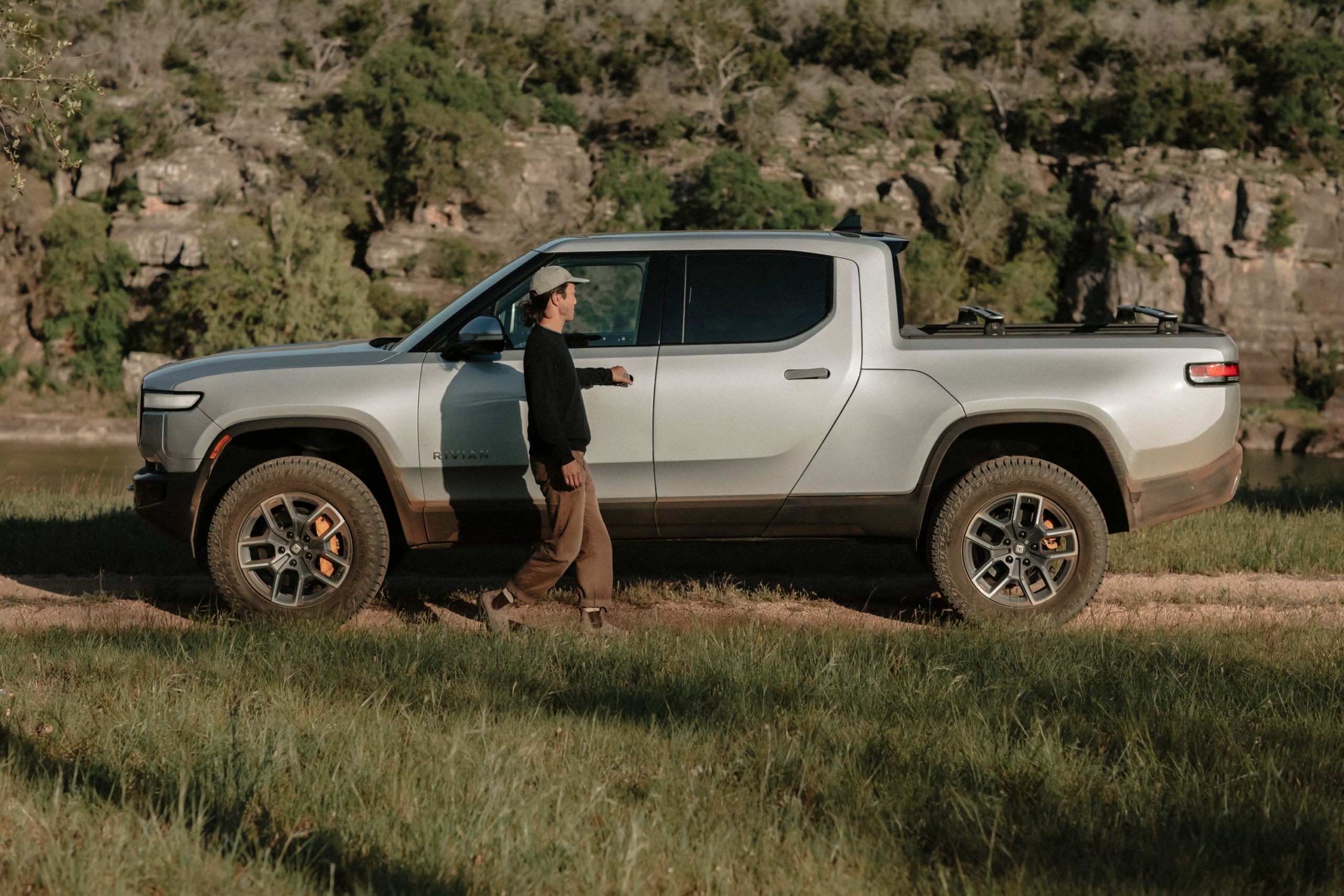 New, smaller Rivian truck and SUV to start around $40,000 - EV Pulse
