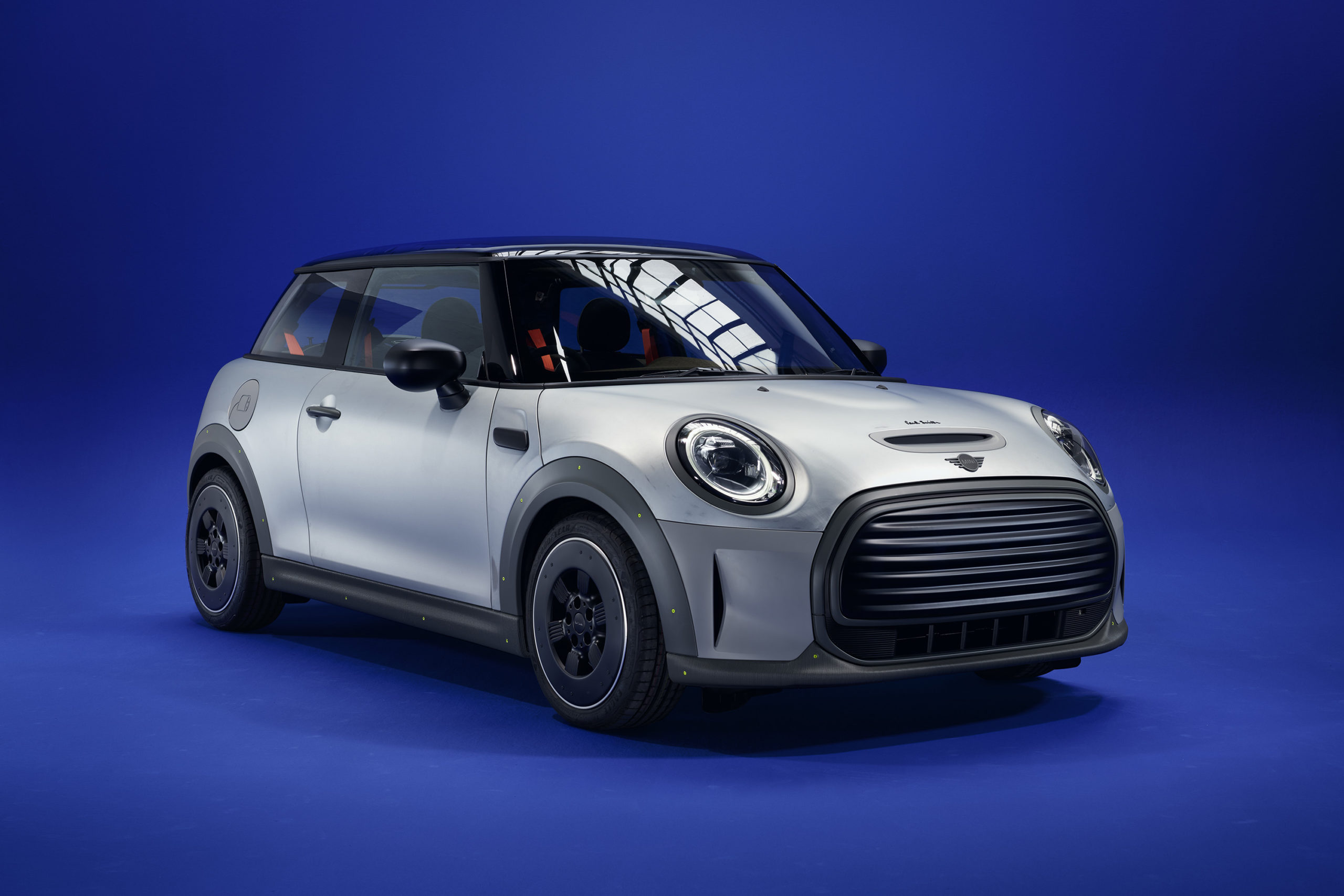 One-off Mini Cooper SE “strips” for sustainability - EV Pulse