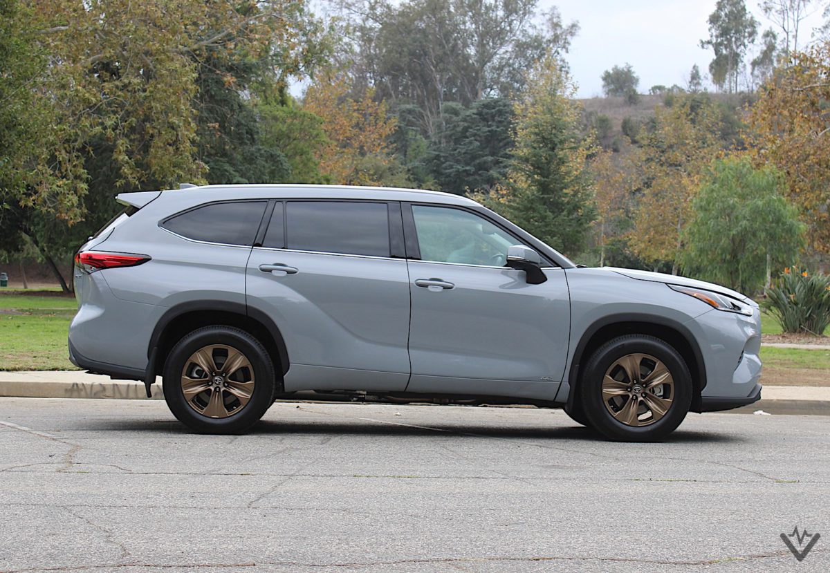 2022 Toyota Highlander Hybrid Bronze Edition review: Attainable jewelry ...