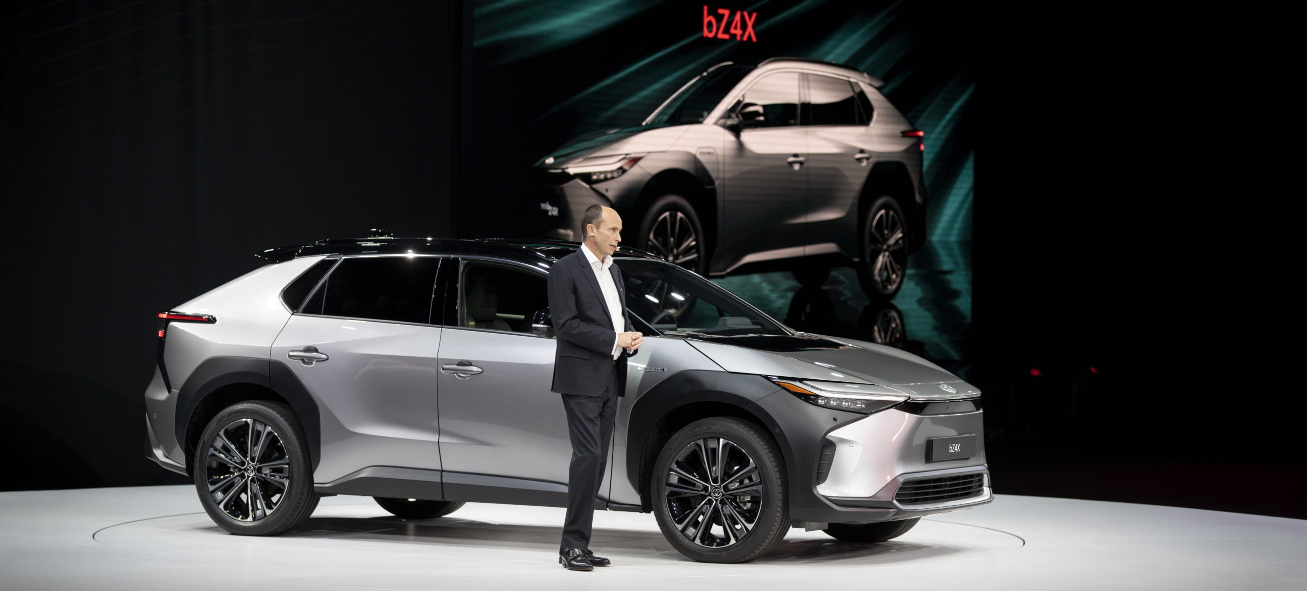 Toyota will use solid-state batteries in hybrids first - EV Pulse
