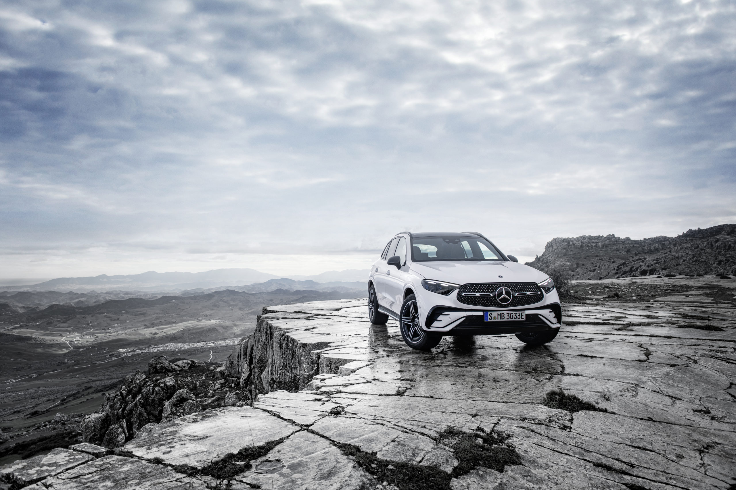2023 Mercedes-Benz GLC-Class debuts with a broad range of electrified ...