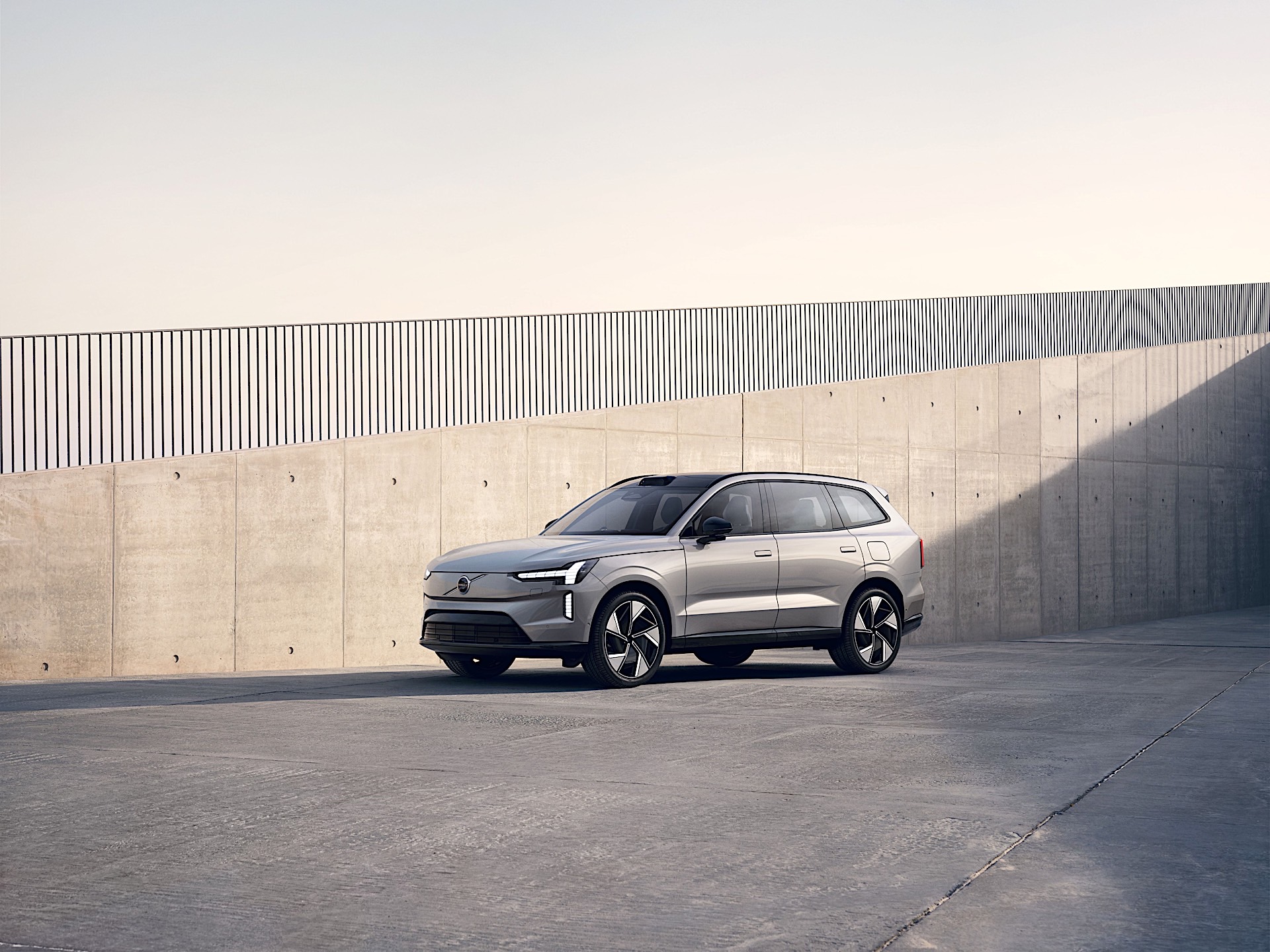 Volvo EX90 debuts and starts the electric era for Volvo - EV Pulse