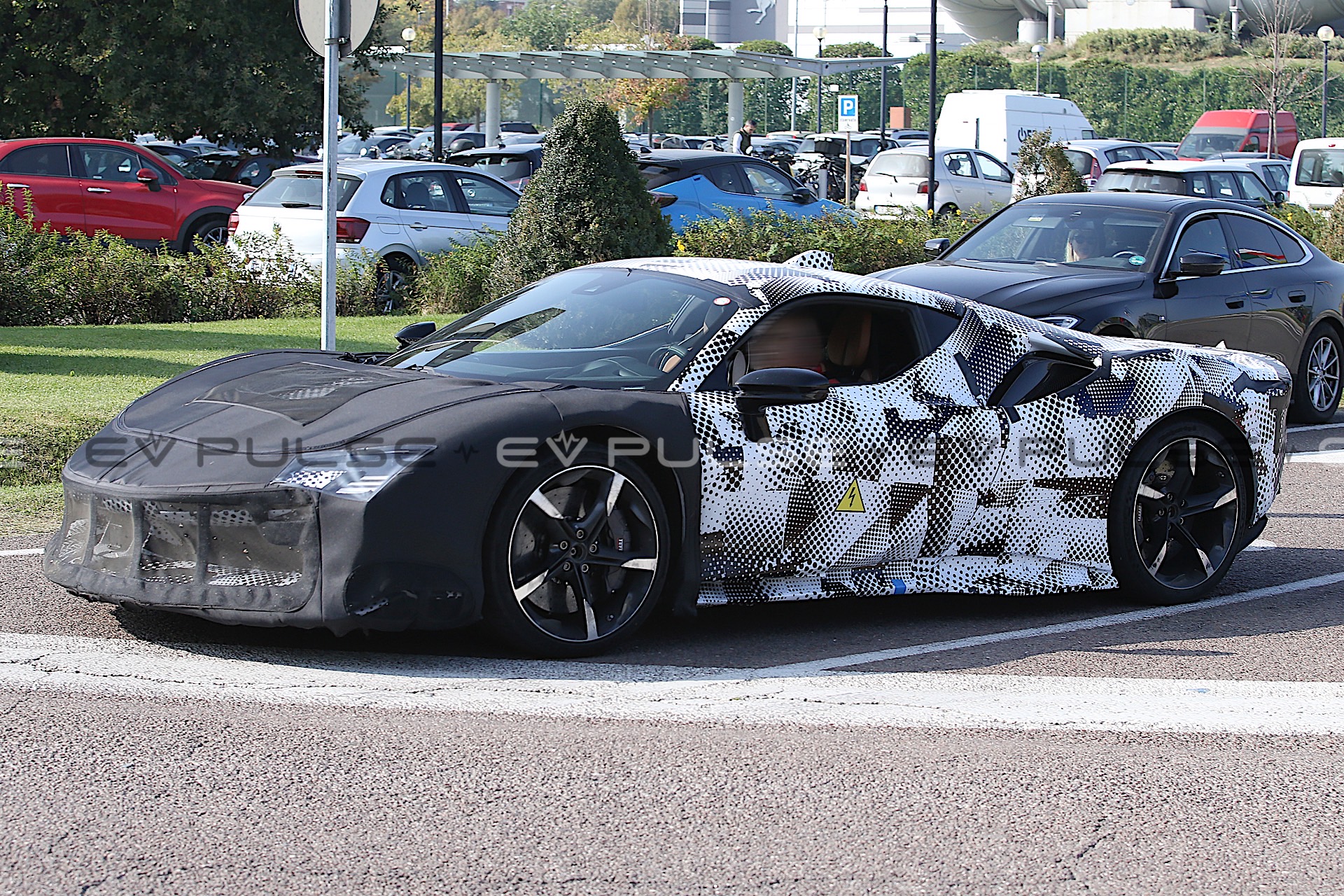 Ferrari SF90 Versione Speciale’s production body hints at aerodynamic ...