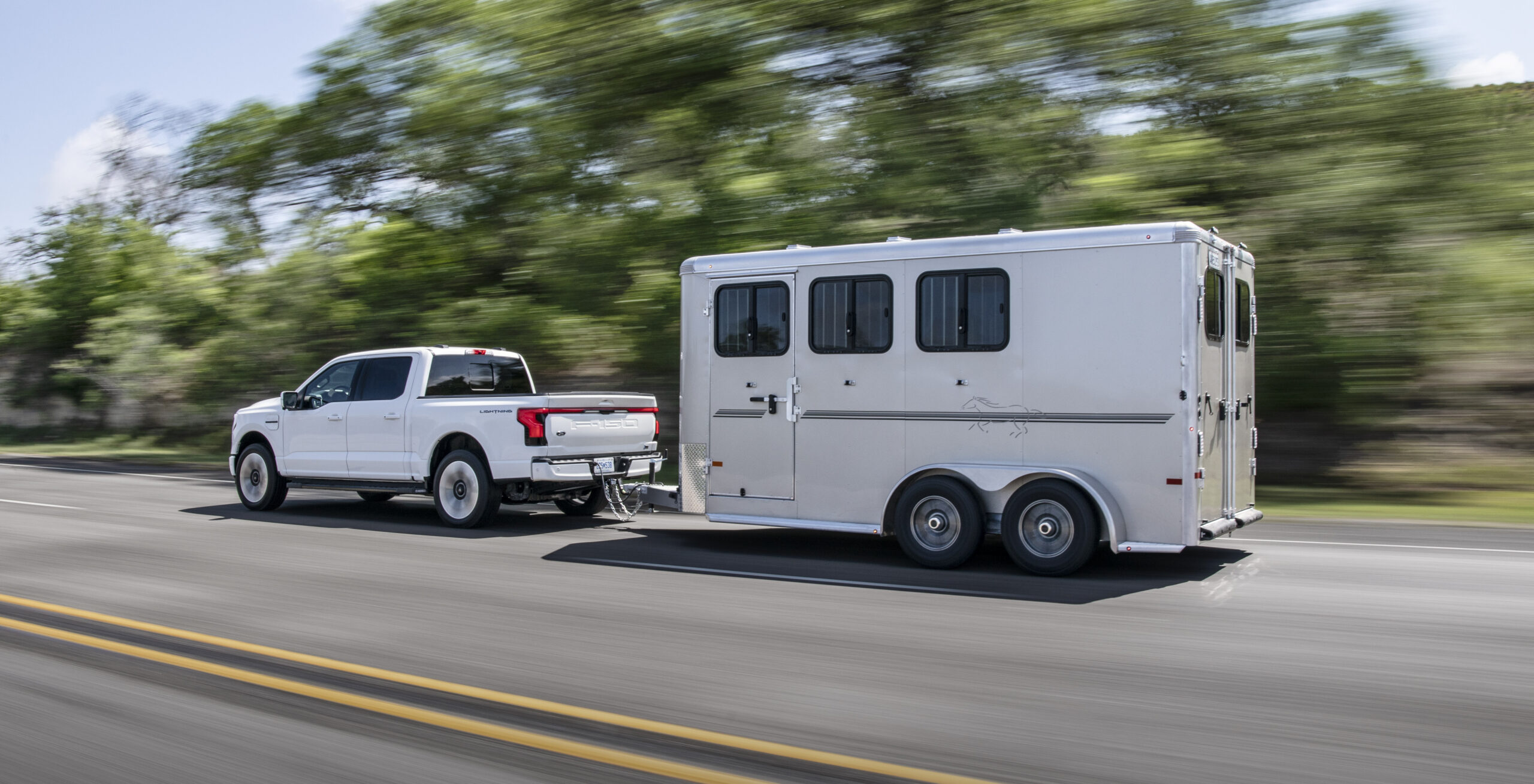 Towing with an electric truck is both the best and the worst - EV Pulse