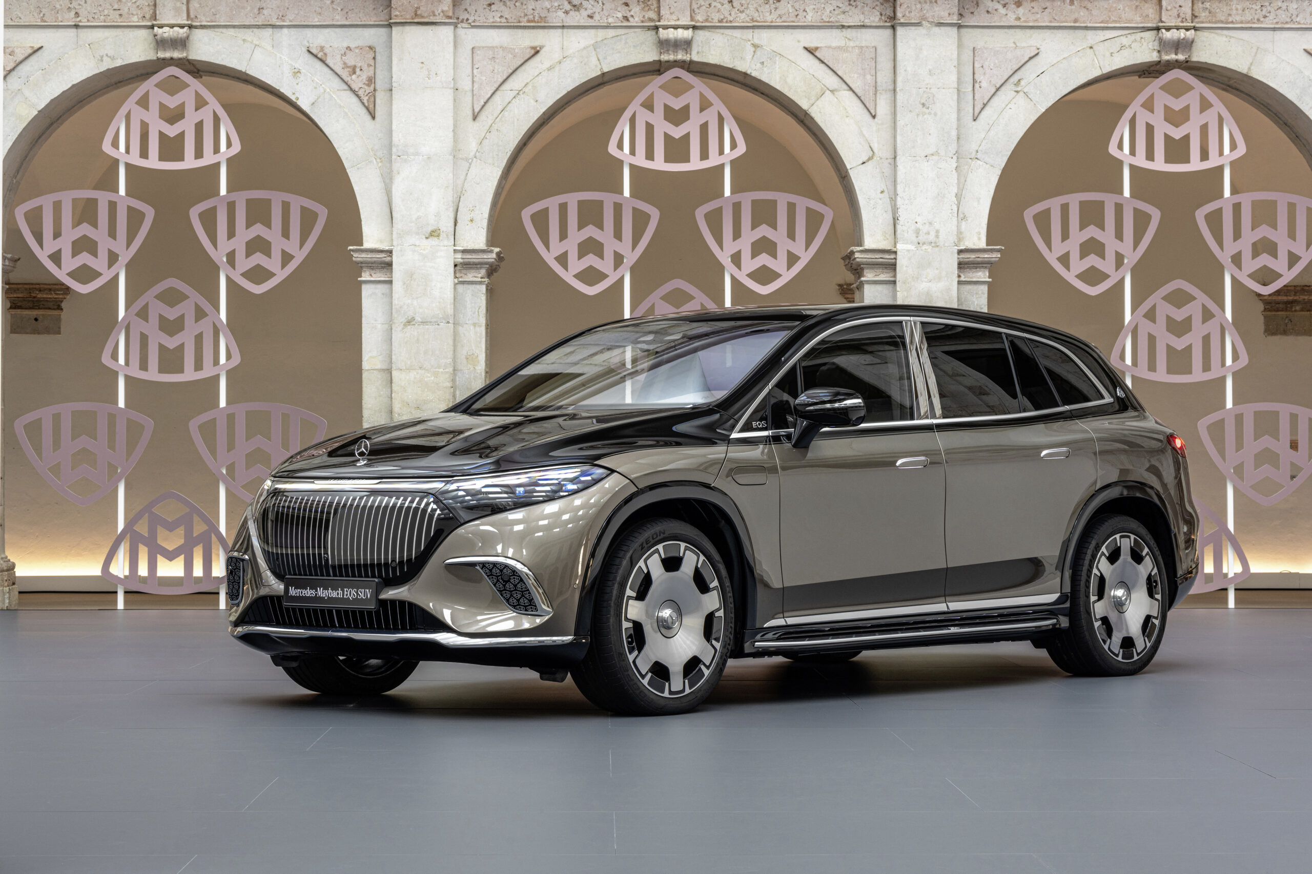 Mercedes-Maybach EQS SUV debuts in 680 trim, marking the brand’s first ...