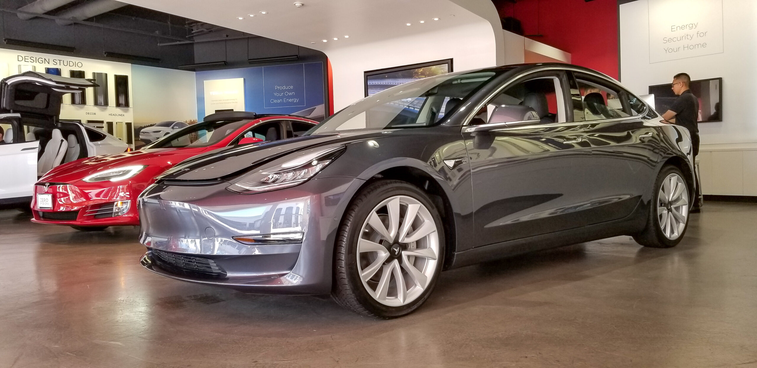 Tesla changes the free color on Model 3 and Model Y - EV Pulse