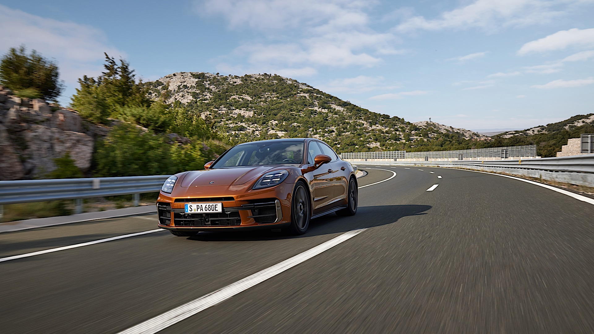 Porsche reveals updated Panamera with improved E-Hybrid powertrain - EV ...