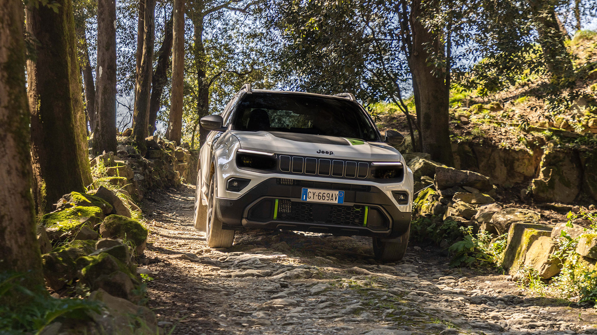 Jeep Avenger 4xe: Hybrid power meets rugged capability - EV Pulse