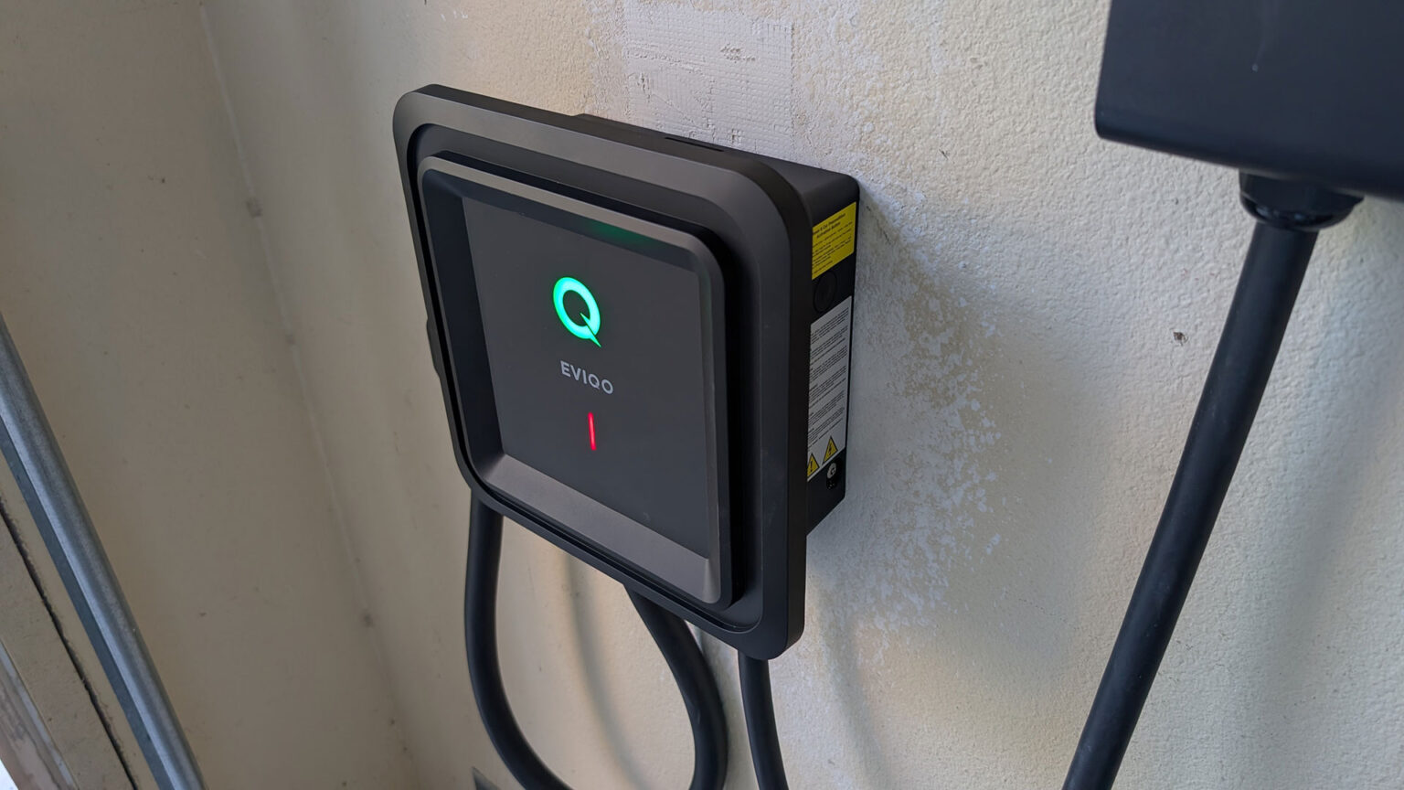 EVIQO Level 2 home EV charger hands-on review - EV Pulse