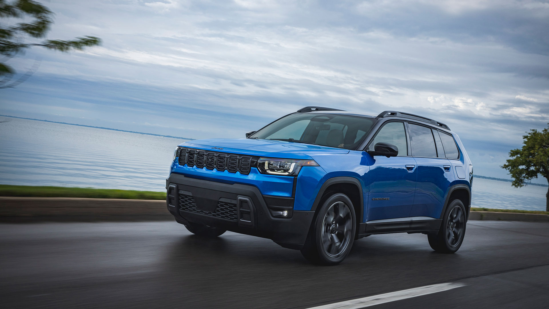 2026 Jeep Cherokee debuts hybrid power, 500 mile range target - EV Pulse